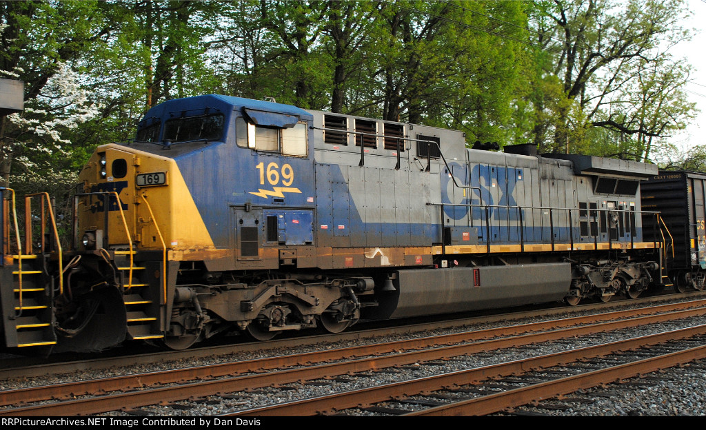 CSX AC44CW 169 on Q438-20